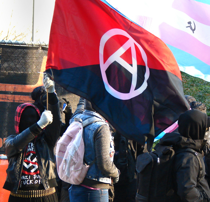 Patriot_Prayer_vs_Antifa_protests._Photo_11_of_14_(25095096398 ...